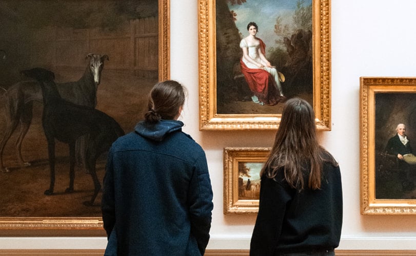 7 tips for drawing and painting at the museum | Caran d'Ache